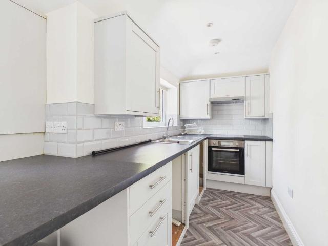 Cleeve Road, Birmingham, West Midlands B14, 2 bed flat to rent, £995 pcm | PrimeLocation