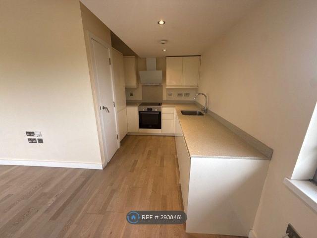 Cleeve Road, Sutton KT22, 1 bed flat to rent, £1,350 pcm | PrimeLocation