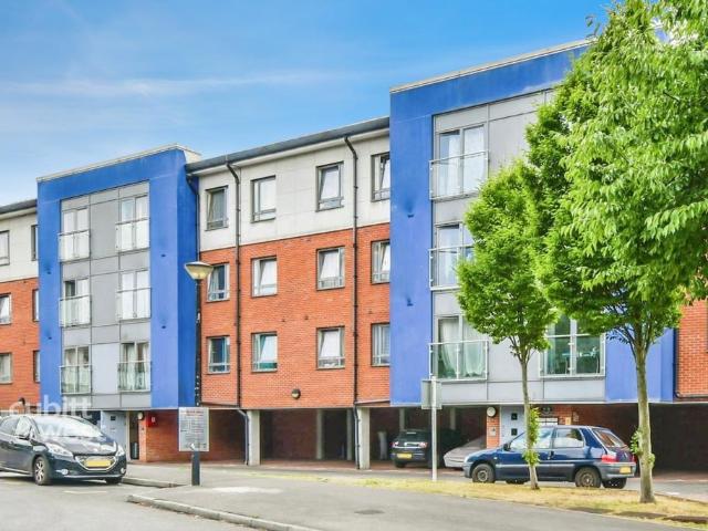 Cleeve Way Sutton SM1 2 bed apartment to rent £1,750 pcm £404 pw