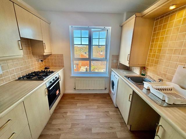 Cleeves Court, Nottingham NG7, 2 bed flat to rent, £850 pcm | PrimeLocation