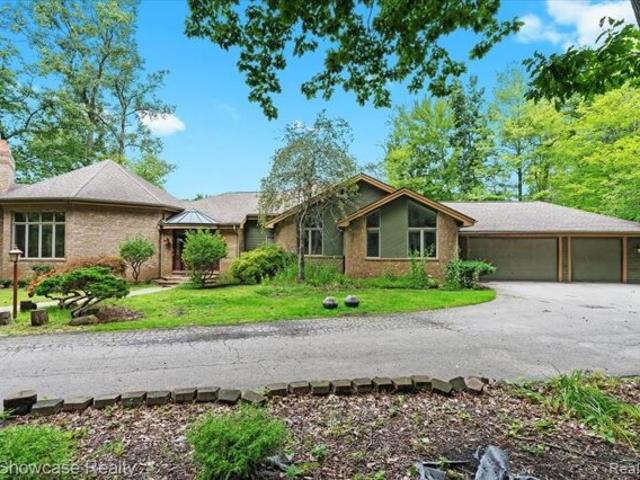 Clement Rd, Village Of Clarkston, Home For Sale