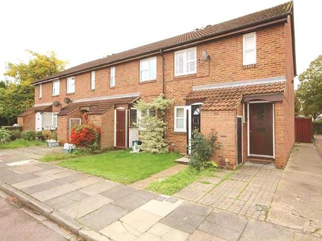 Clementine Close, Ealing, London W13, 1 bed flat to rent, £1,600 pcm | PrimeLocation