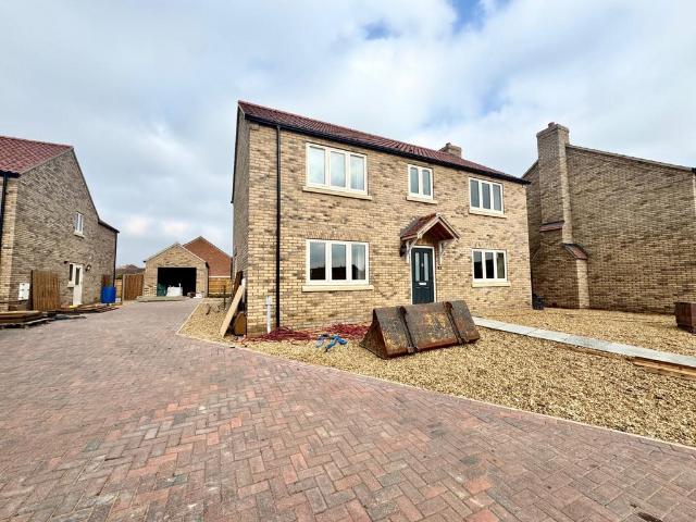 Clementine Close, Townsend, Soham. 4 bed detached house to rent £2,600 pcm £600 pw