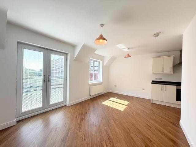 Clementine Drive, Nottingham, NG3 2 bed flat to rent £1,025 pcm £237 pw