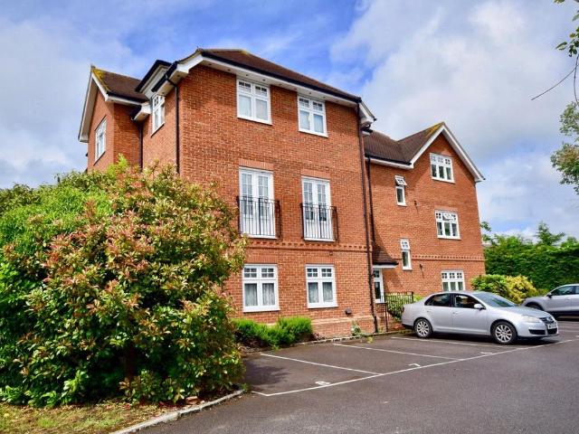 Clements Mead, Leatherhead, Surrey KT22, 1 bed flat to rent, £1,400 pcm | PrimeLocation