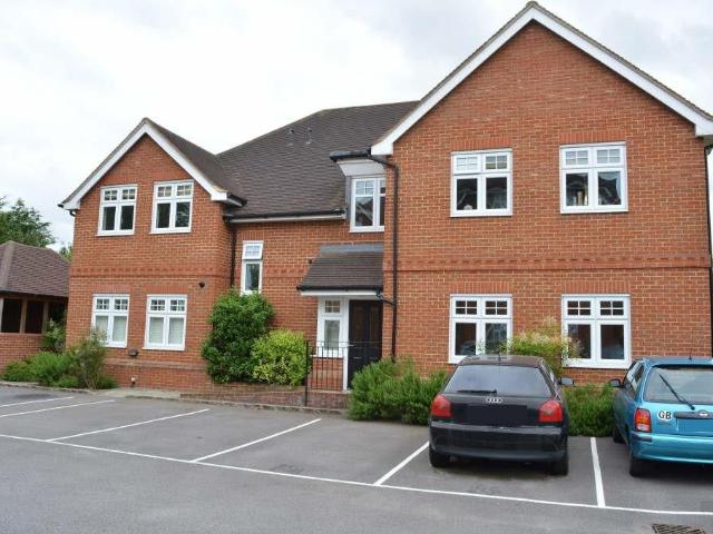 Clements Mead, Leatherhead, Surrey KT22, 1 bed flat to rent, £1,425 pcm | PrimeLocation