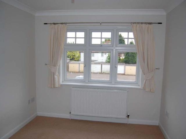 Clements Mead, Leatherhead, Surrey, KT22 7FN