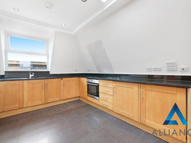 Clemence Street, London E14, 2 bed flat to rent, £2,350 pcm | PrimeLocation
