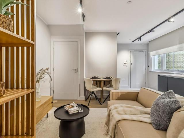 Clenston Mews, London, W1H Studio to rent £2,643 pcm £610 pw