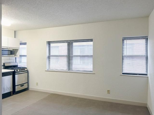 Cleopatra 1 Bedroom Apartment for Rent at 3425 Locust St, Kansas City, MO 64109 North Hyde Park