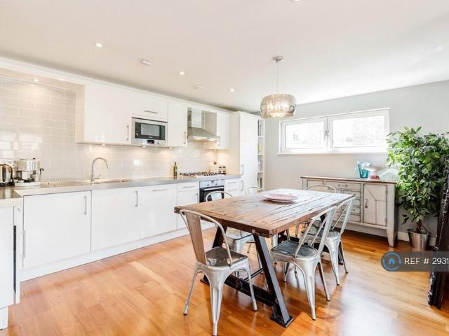 Clerkenwell Road, London, EC1M 2 bed flat to rent £3,250 pcm £750 pw