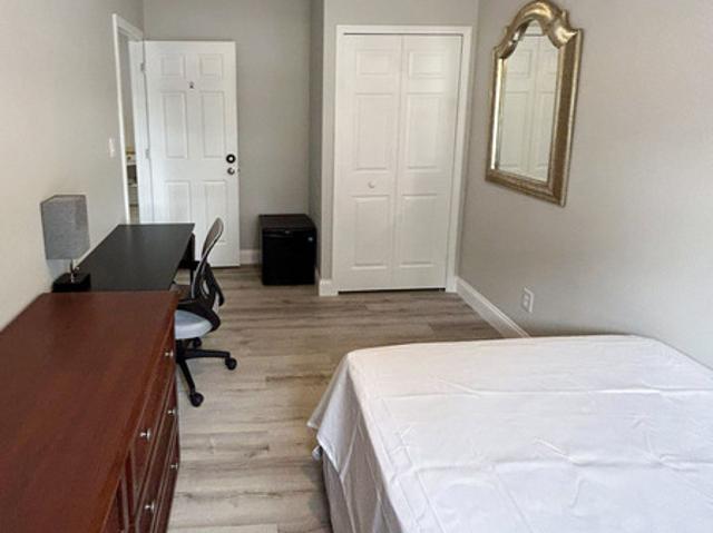 Clermont House with Dining area. Beautiful & newly renovated