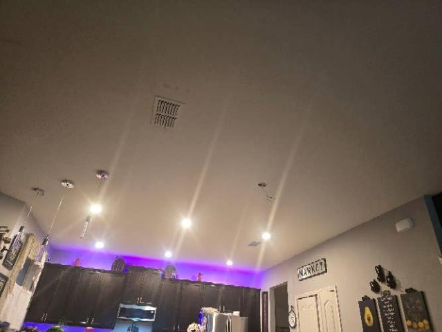 CLERMONT ROOM IN FAMILY HOME