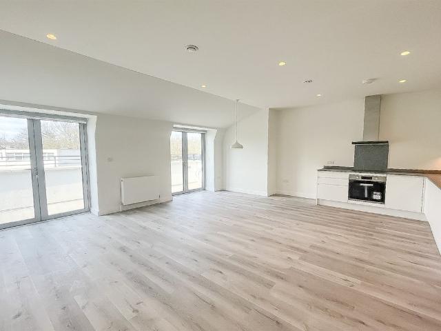 Clive Lodge, Shirehall Lane, Hendon NW4, 2 bed flat to rent, £2,225 pcm | PrimeLocation
