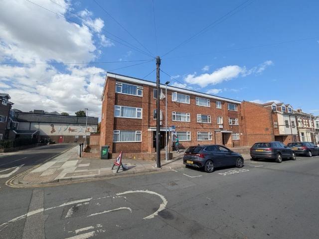 Clive Road, Portsmouth PO1 1 bed ground floor flat to rent £1,000 pcm £231 pw