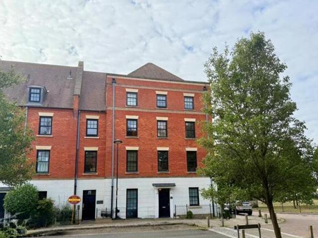 Clickers Drive, Upton, 2 Bedroom Flat