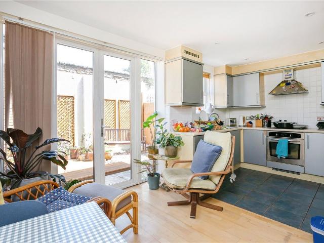 Clifden Mews, London E5, 2 bed terraced house to rent, £2,700 pcm | PrimeLocation