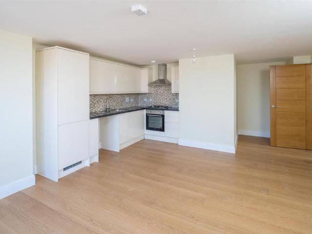 Clifden Road, Brentford TW8 1 bed apartment to rent £1,800 pcm £415 pw