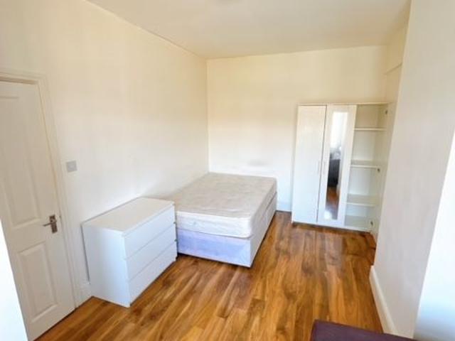 Clifden Road, Brentford TW8, Room to rent, £675 pcm | PrimeLocation