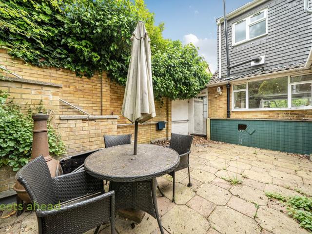 Cliff End, Purley, CR8
