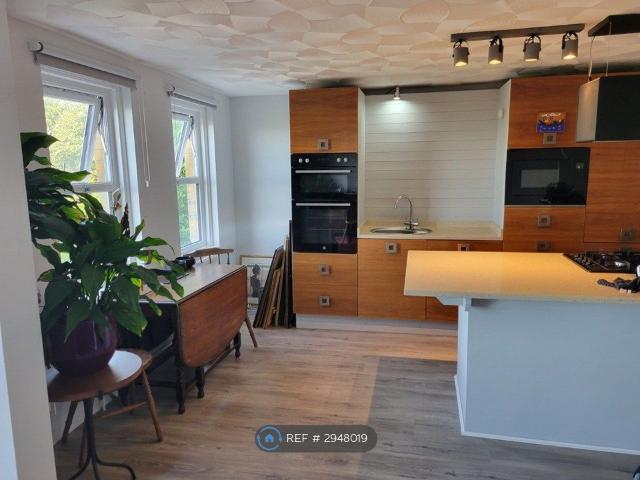 Cliff Road, Cowes PO31, 2 bed flat to rent, £1,100 pcm | PrimeLocation