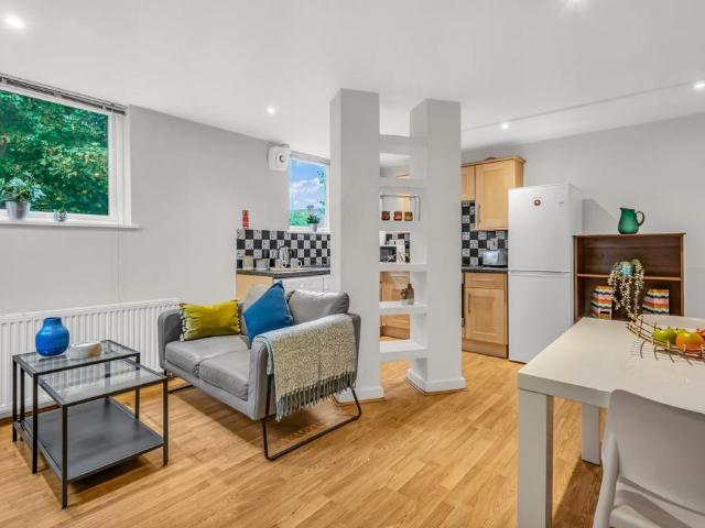 CLIFF ROAD DESIGN HOUSE, Leeds 2 bed house to rent £1,213 pcm £280 pw