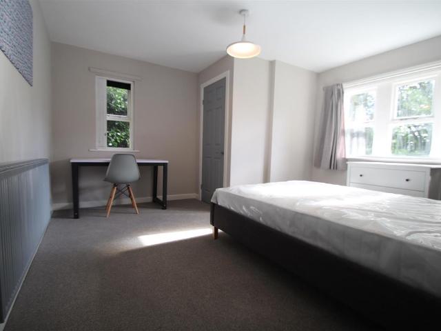 Cliff Road Gardens, Hyde Park, Leeds, West Yorkshire LS6, 3 bed flat to rent, £1,950 pcm | PrimeLocation