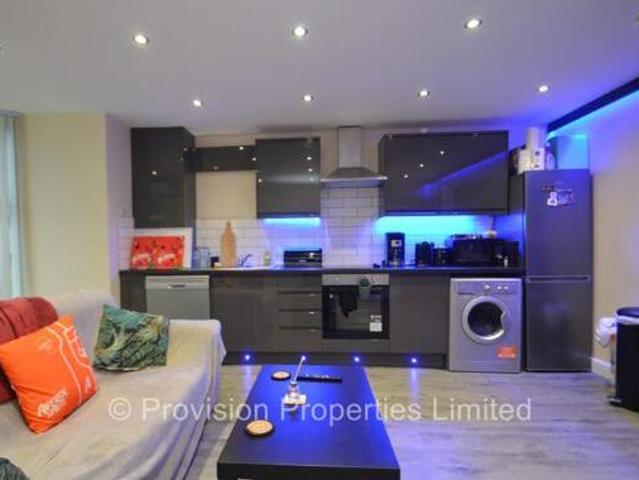 Cliff Road, Woodhouse, 3 Bedroom Apartment