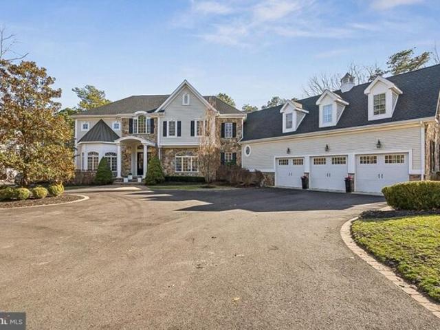 Cliff Swallow Dr, Medford, Home For Sale