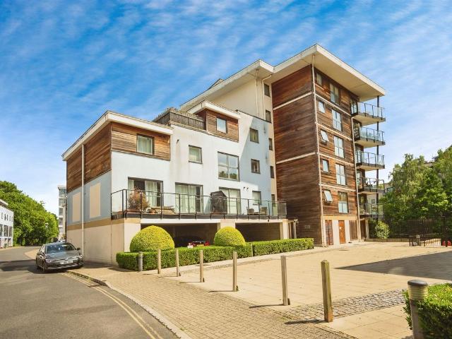 Clifford Way, Maidstone ME16, 2 bed flat to rent, £1,250 pcm | PrimeLocation
