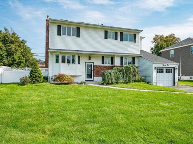 Clifford Blvd, Hauppauge, Home For Sale