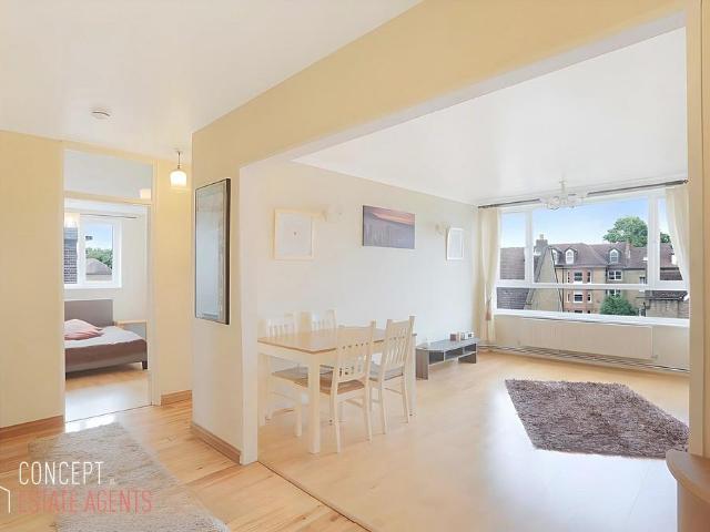 Clifford Court, Heathfield Road. 2 bed apartment to rent £2,200 pcm £508 pw
