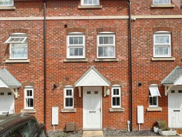 Clifford Crescent, Sittingbourne ME10, 4 bed terraced house to rent, £1,700 pcm | PrimeLocation