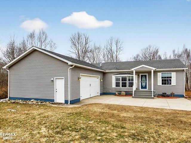 6385 Mayville Rd, Clifford, MI 48727