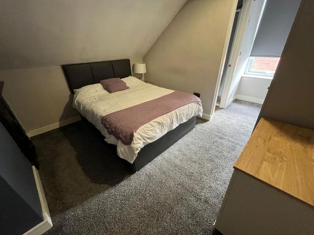Clifford Place, Churwell, Morley, Leeds LS27, Room to rent, £650 pcm | PrimeLocation