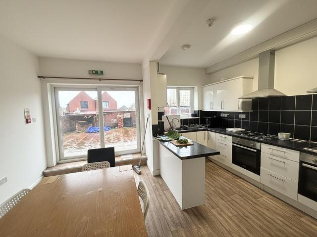 Clifford Street 5 bed, Radford NG7 5 bed house to rent £2,824 pcm £652 pw