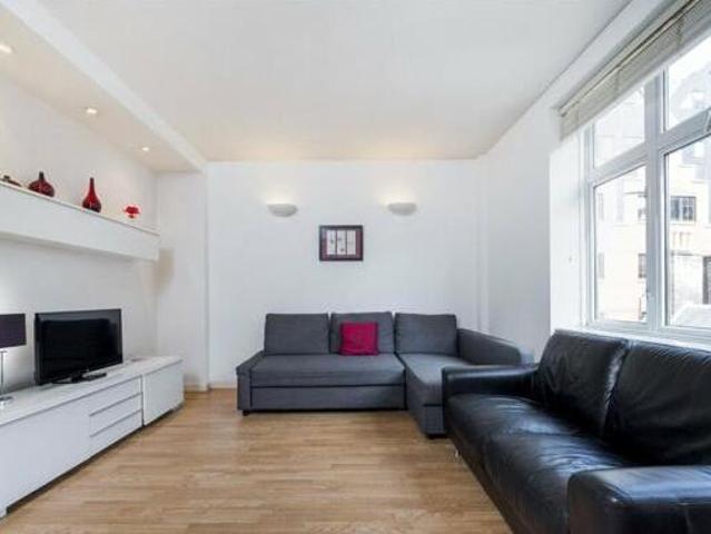 Cliffords Inn, Fetter Lane, 2 Bedroom Flat