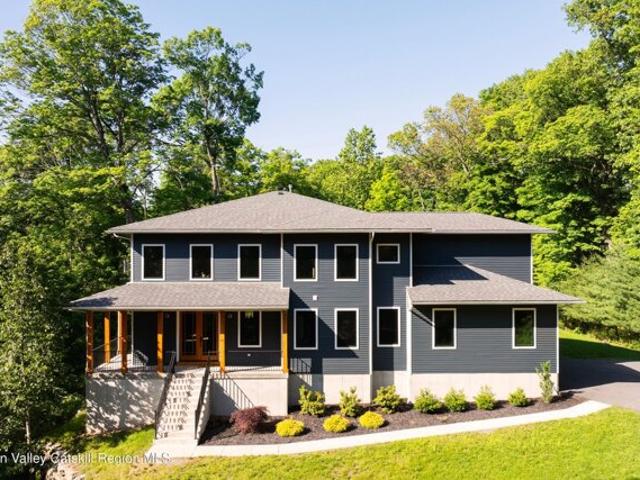 Cliffdale Ct, Poughkeepsie, Home For Sale