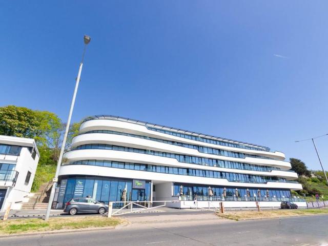 Clifftown Shore 2 bed flat to rent £2,100 pcm £485 pw