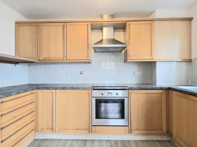 Clifton Marine Parade, Gravesend, DA11 3 bed apartment to rent £1,550 pcm £358 pw