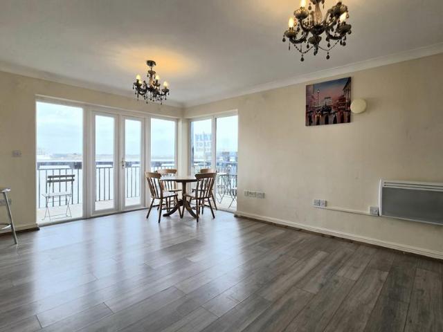 Clifton Marine Parade, Gravesend, DA11 3 bed apartment to rent £1,600 pcm £369 pw