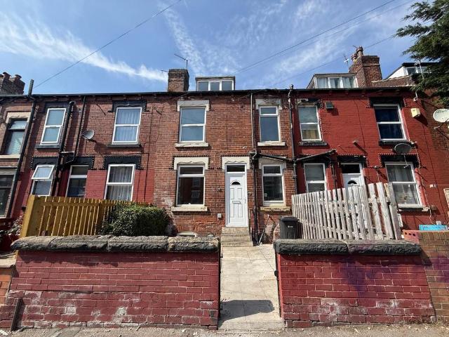 Clifton Mount, Leeds, LS9 2 bed terraced house to rent £1,000 pcm £231 pw