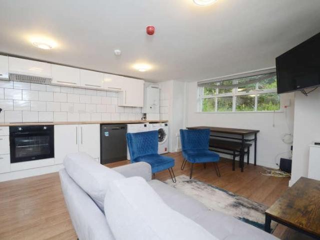 Clifton Avenue, Fallowfield, Manchester, M14