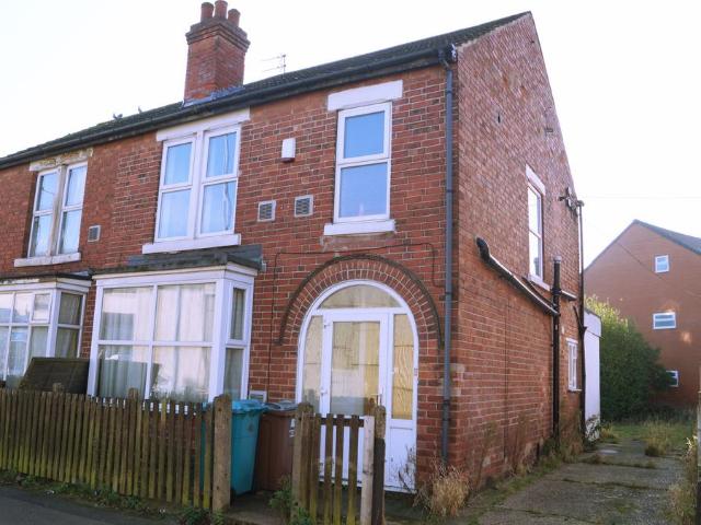 Clifton Boulevard, Nottingham NG7 3 bed semi detached house to rent £1,690 pcm £390 pw