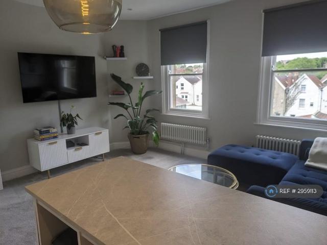 Clifton, Bristol, BS8 1 bed flat to rent £2,500 pcm £577 pw