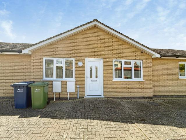 Clifton Close, March PE15, 2 bed property to rent, £950 pcm | PrimeLocation