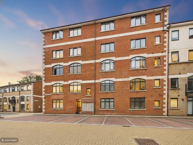 Clifton Court, Corner Hall, Hemel Hempstead, Hertfordshire HP3, 1 bed flat to rent, £1,250 pcm | PrimeLocation