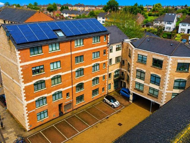 Clifton Court, Hemel Hempstead HP3, 1 bed flat to rent, £1,225 pcm | PrimeLocation