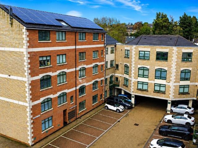 Clifton Court, Hemel Hempstead HP3, 1 bed flat to rent, £1,295 pcm | PrimeLocation