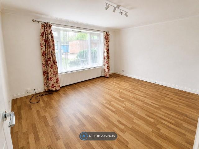 Clifton Court, High Wycombe HP11, 2 bed flat to rent, £1,450 pcm | PrimeLocation
